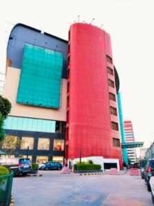 A Detailed Review of Wave Shopping Mall in Noida Sector 18